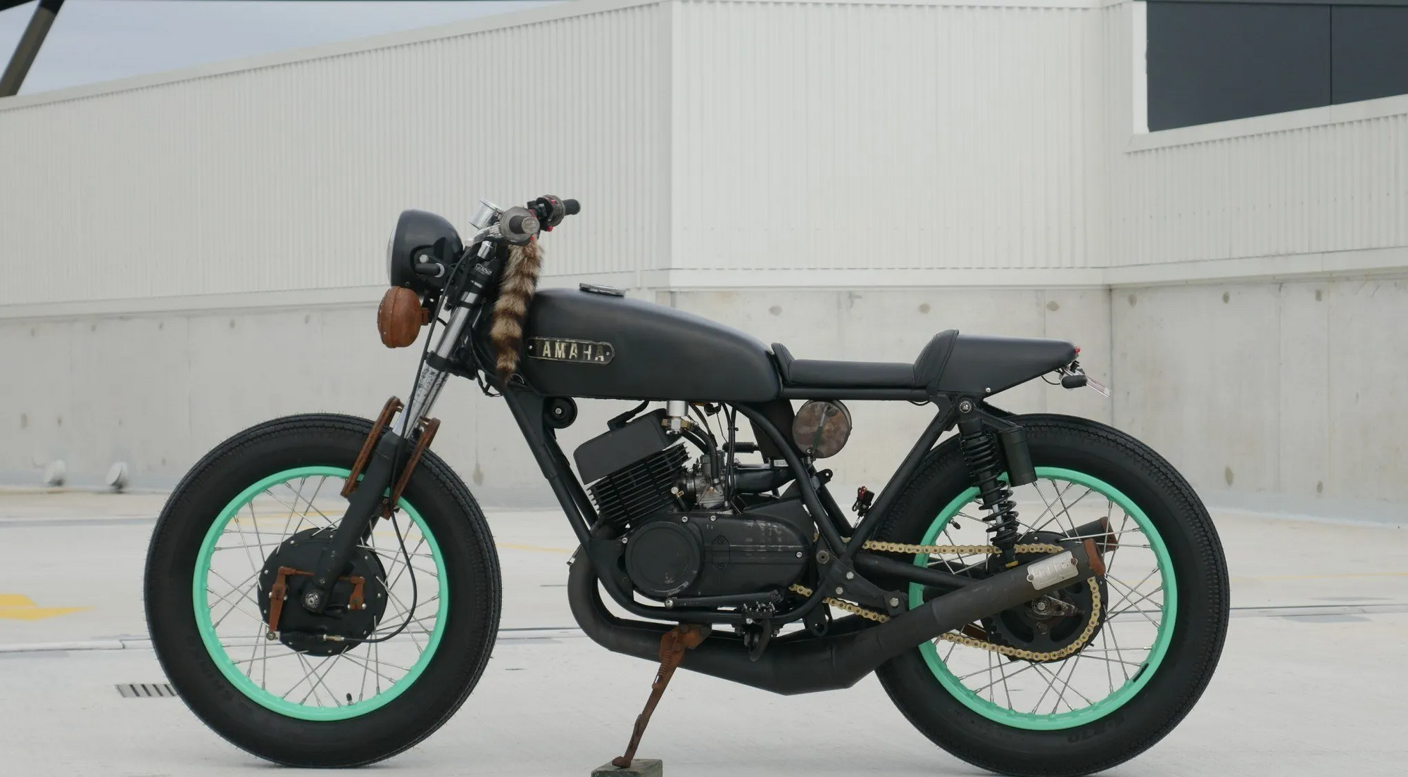 Locky’s Yamaha R5 RD350 Cafe Racer