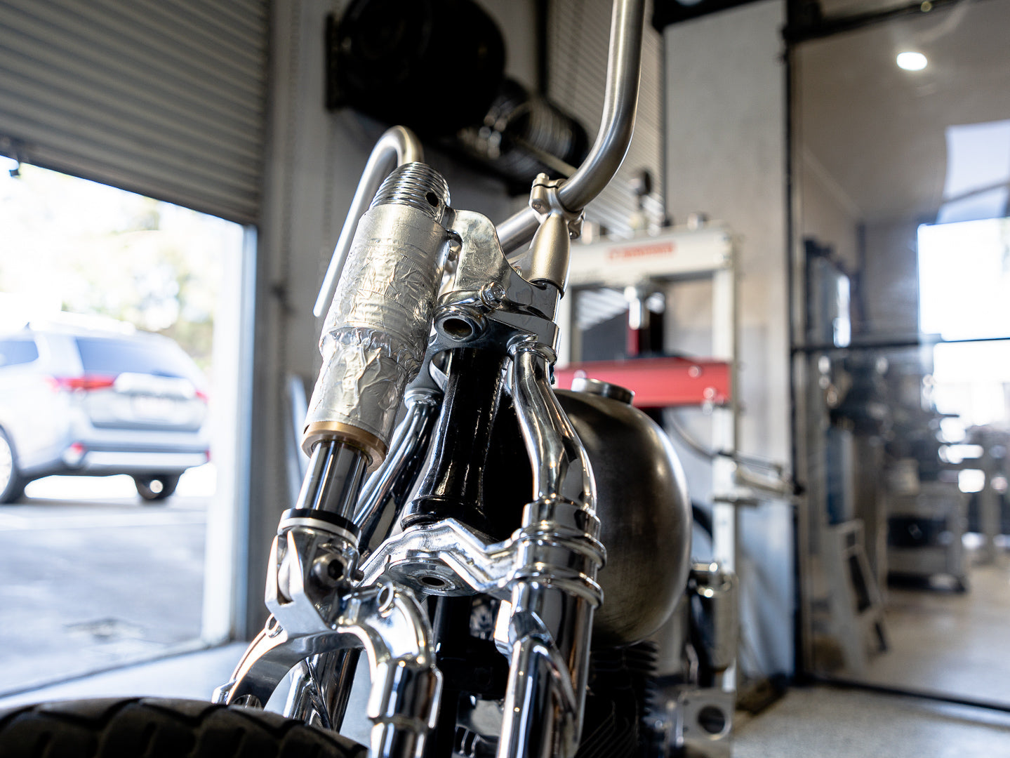 1976 FL Shovelhead Chopper: Air Ride Meets Classic Style