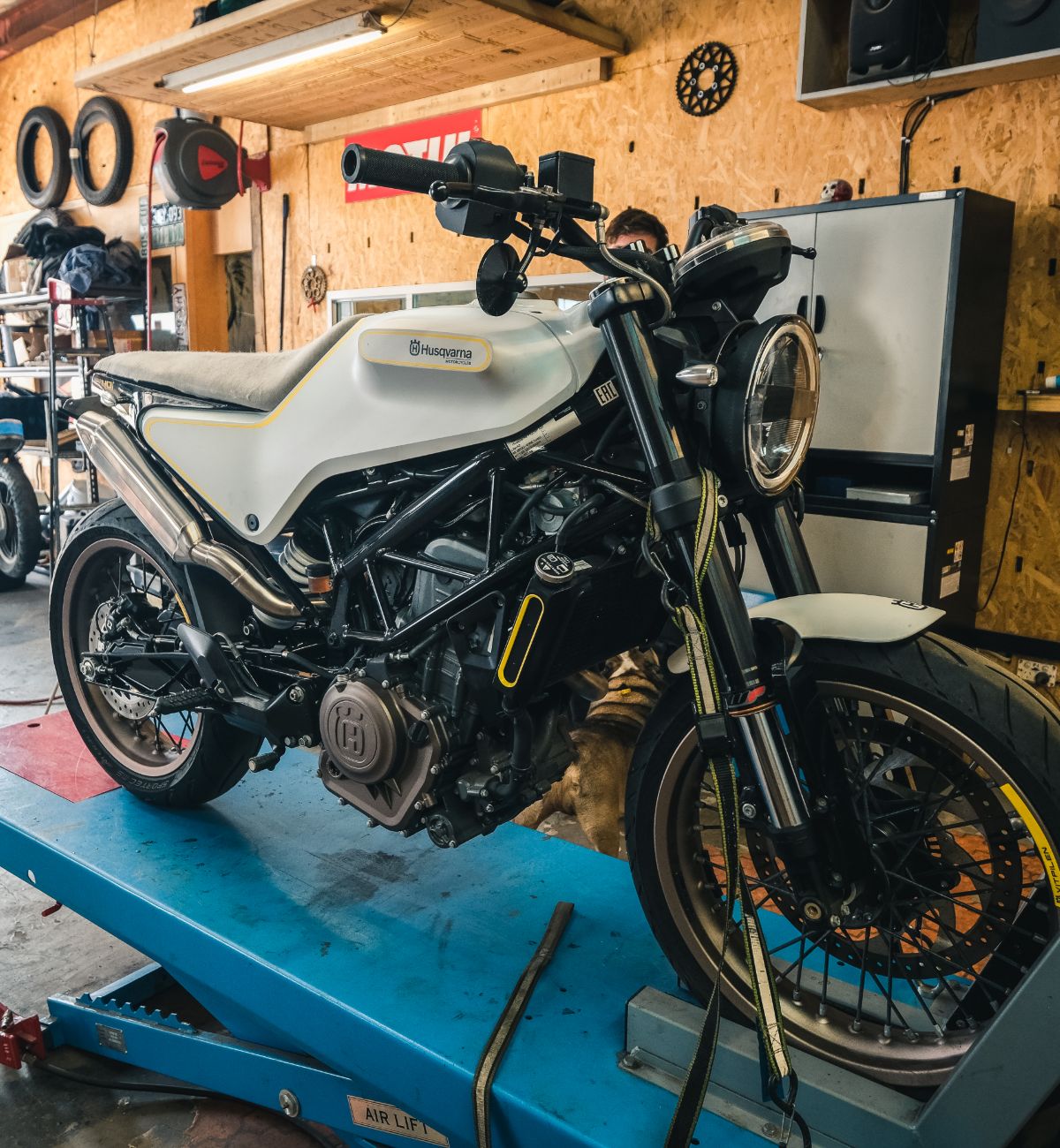 Husqvarna Vitpilen 401 Tracker Build EP. 3