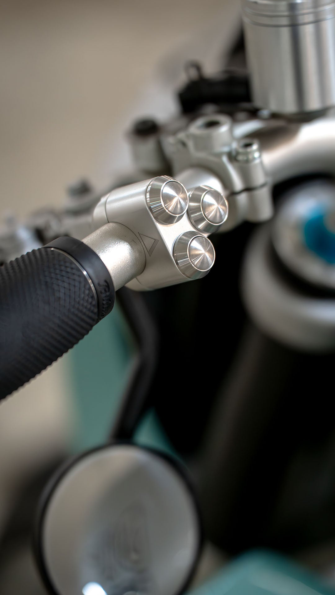 How to set up cafe racer bars