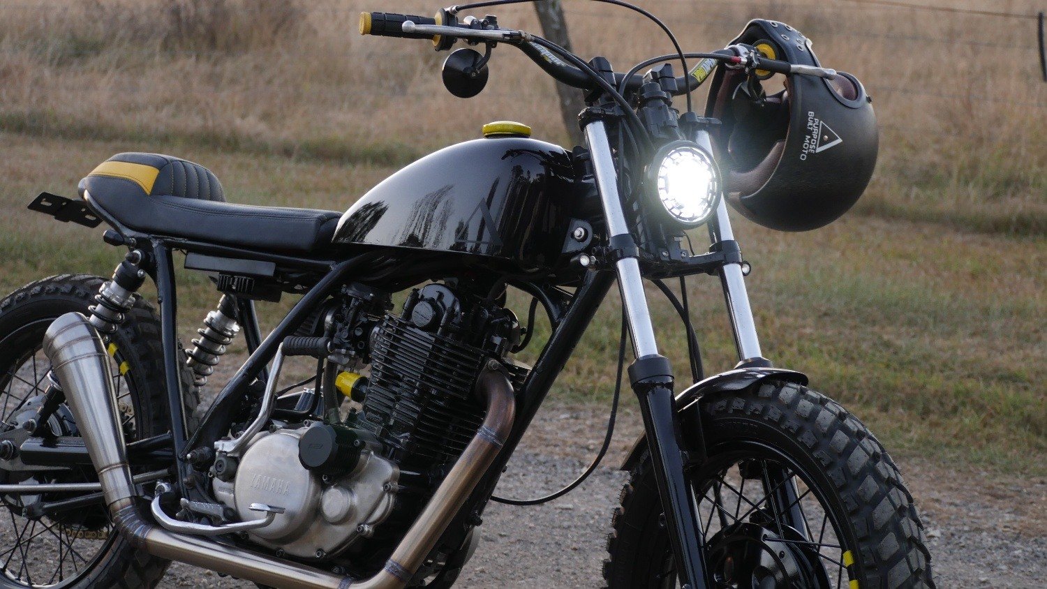 1986 Yamaha SR400 Scrambler: Built for Blacktop and Dirt Tracks