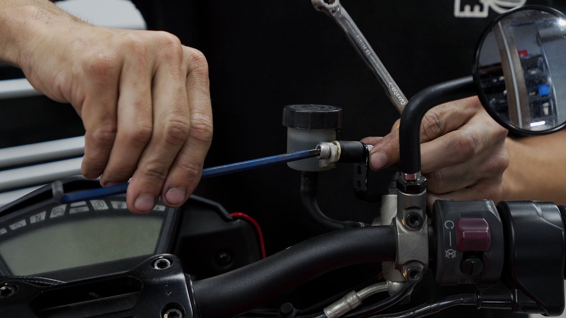 How to install aftermarket brake fluid reservoirs