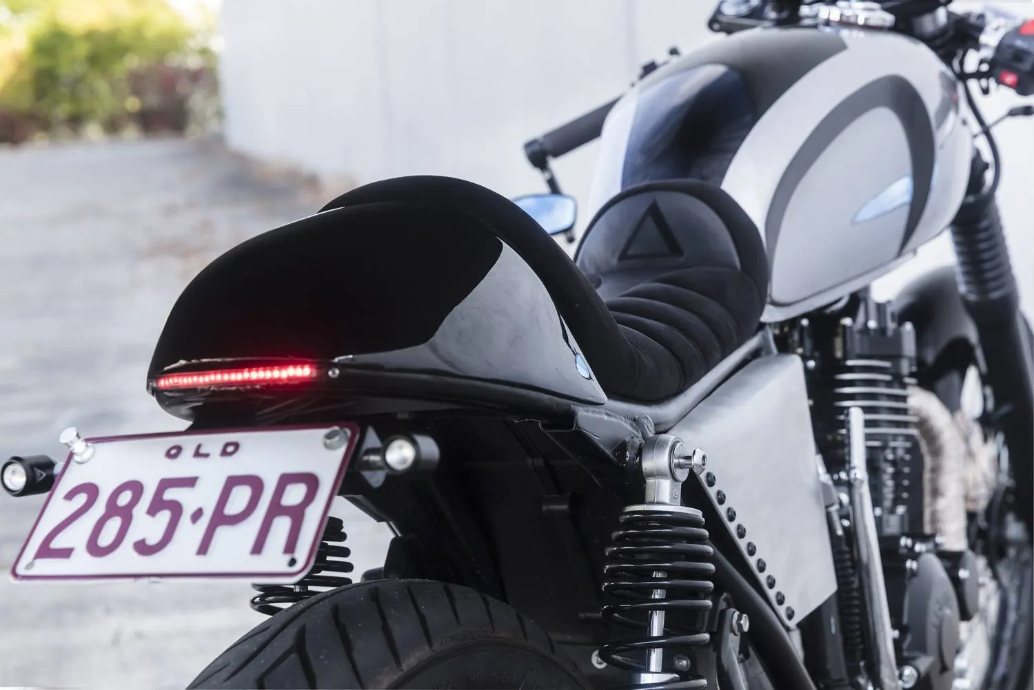 Straight Street: Sol Invictus Nemesis 400 Cafe Racer