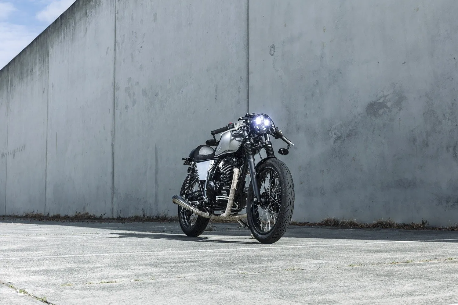 Straight Street: Sol Invictus Nemesis 400 Cafe Racer
