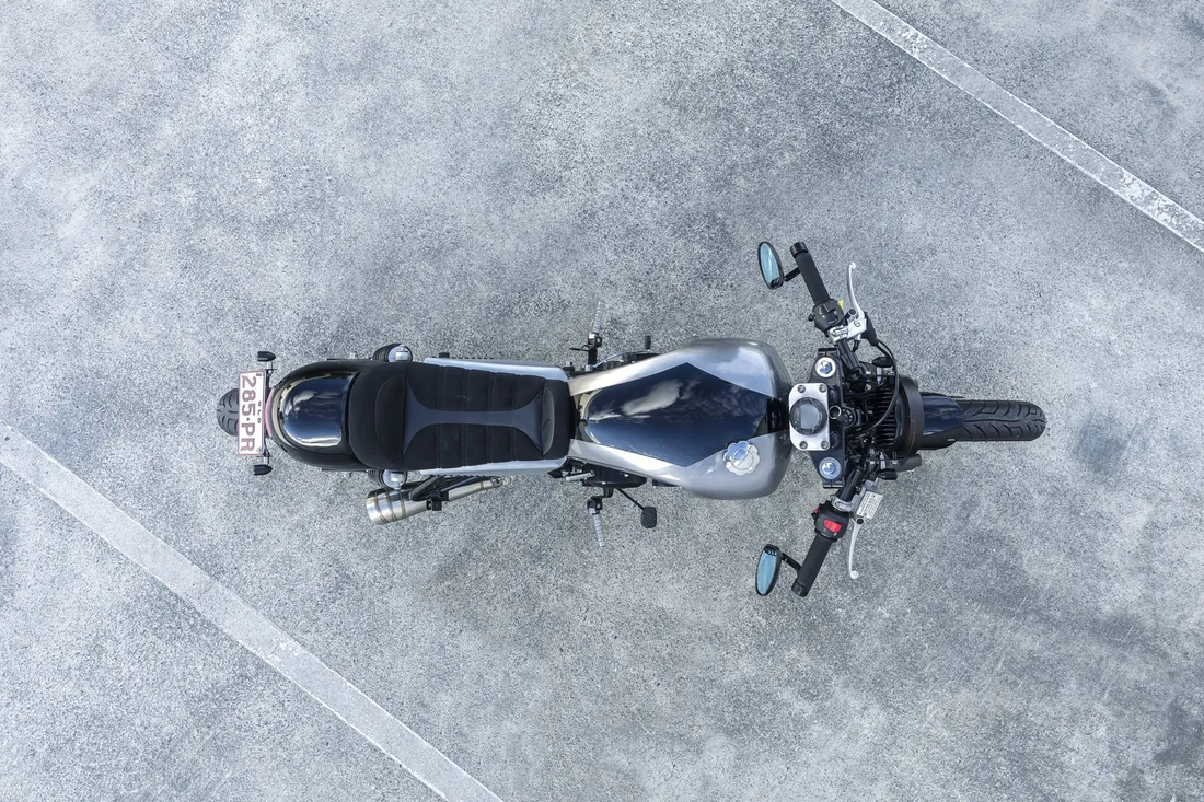 Straight Street: Sol Invictus Nemesis 400 Cafe Racer