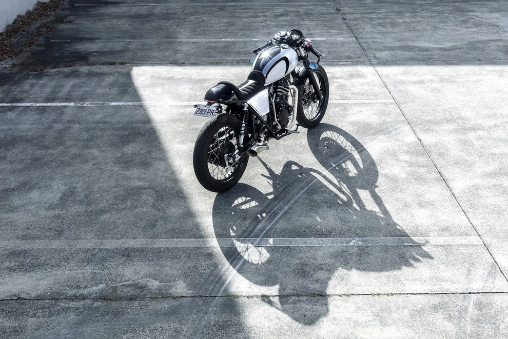 Straight Street: Sol Invictus Nemesis 400 Cafe Racer