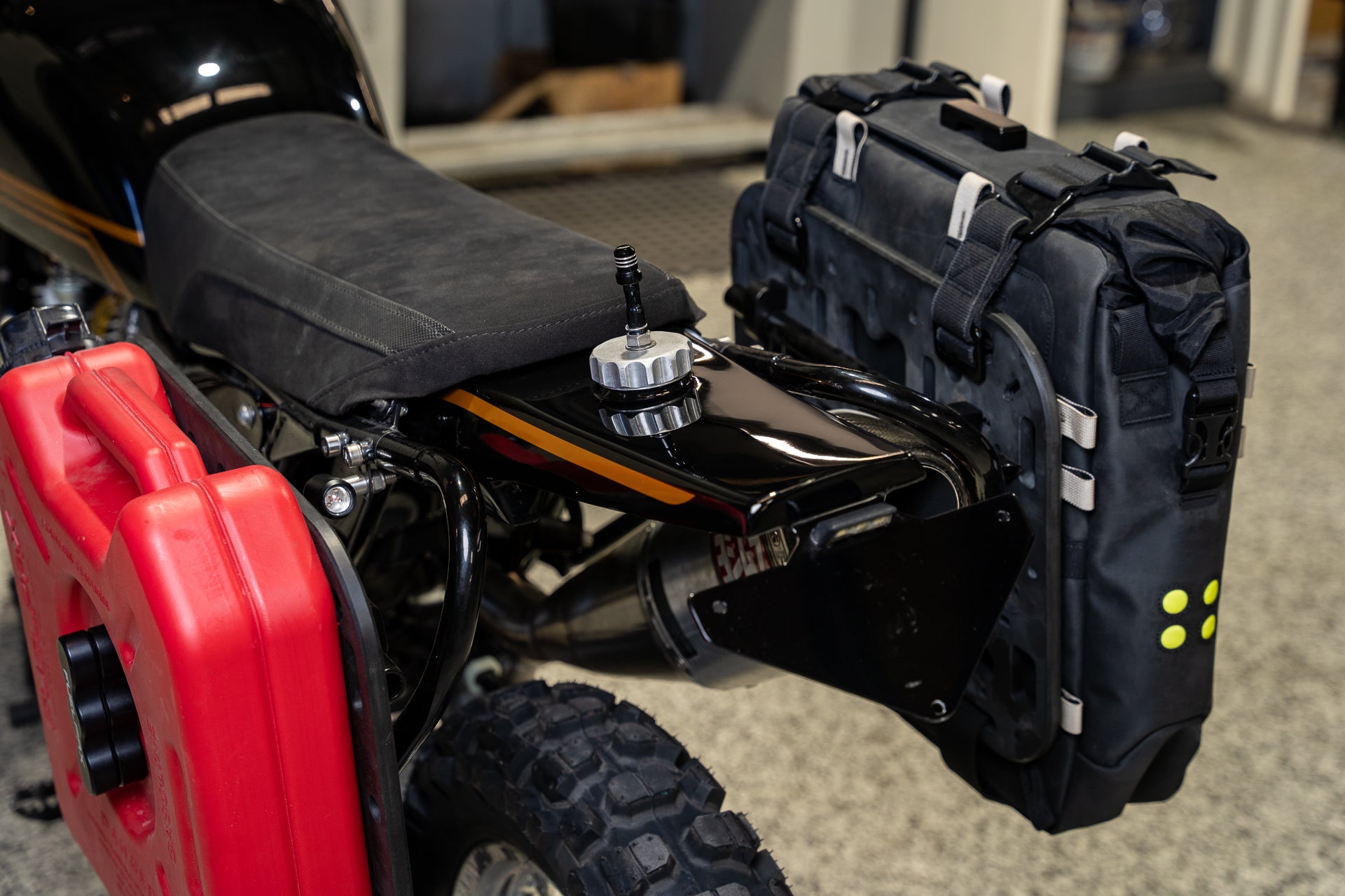 Suzuki DR650 Scrambler + Street Tracker