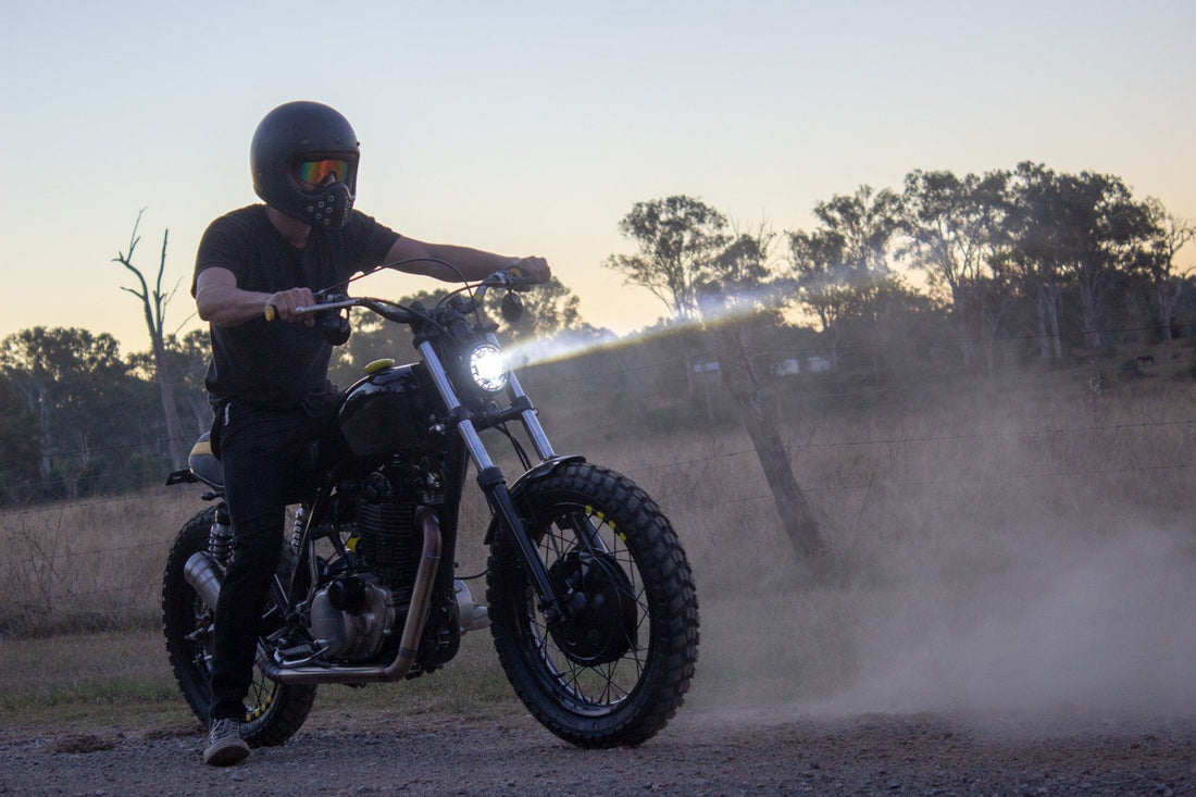 1986 Yamaha SR400 Scrambler: Built for Blacktop and Dirt Tracks