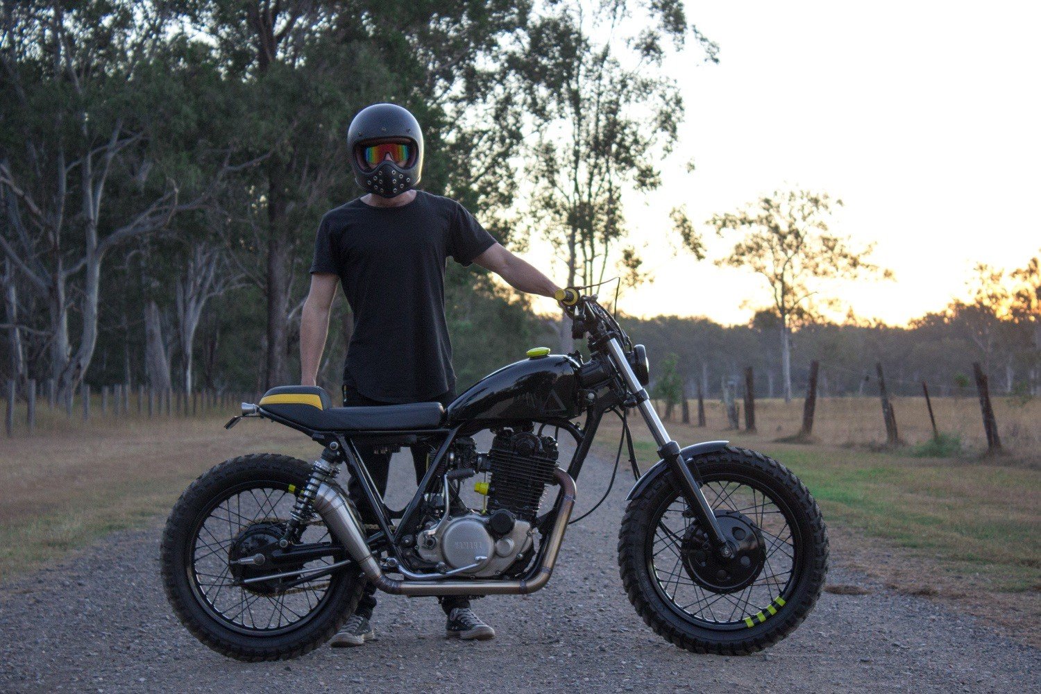 1986 Yamaha SR400 Scrambler: Built for Blacktop and Dirt Tracks