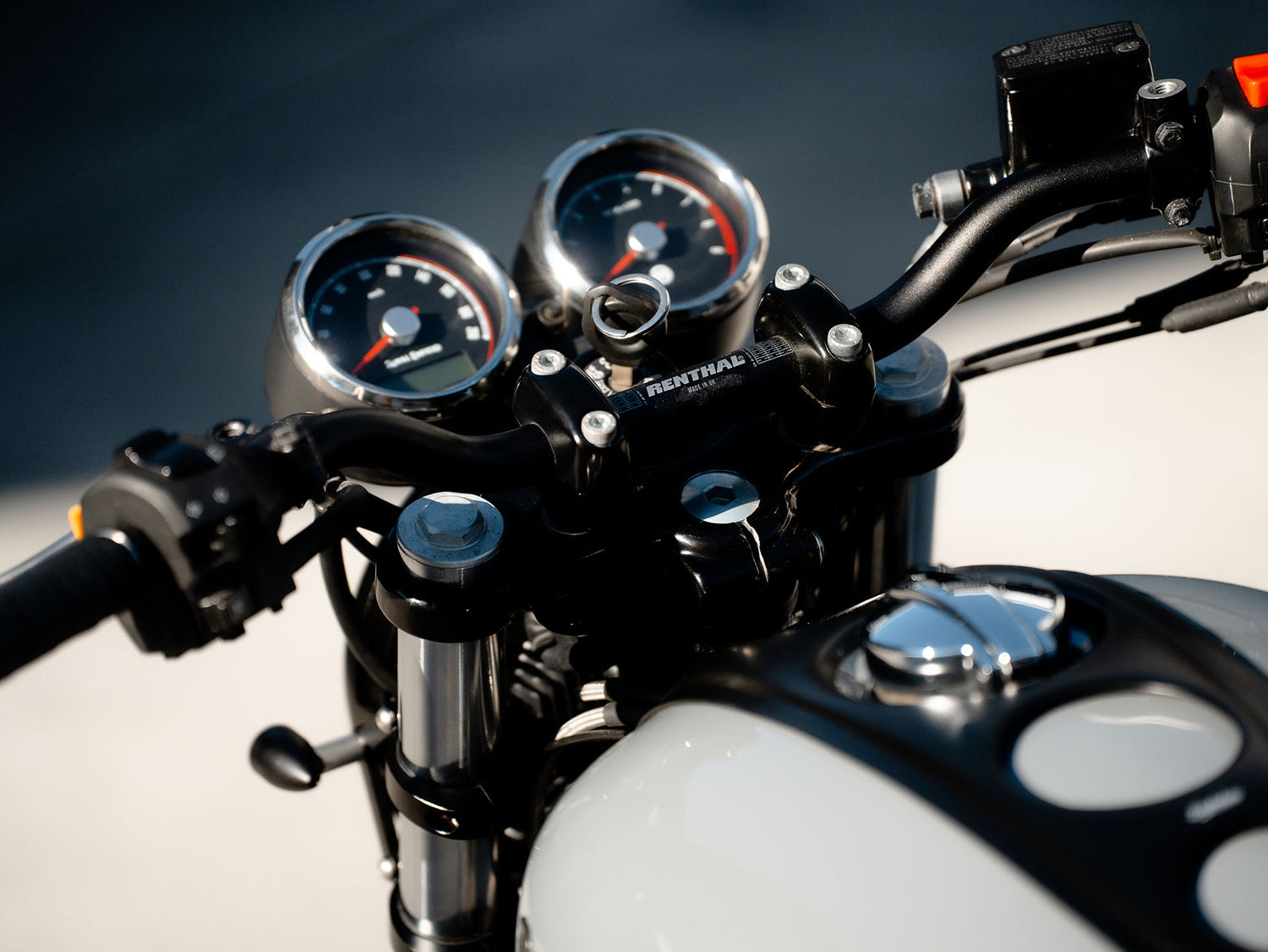 How to set up cafe racer bars