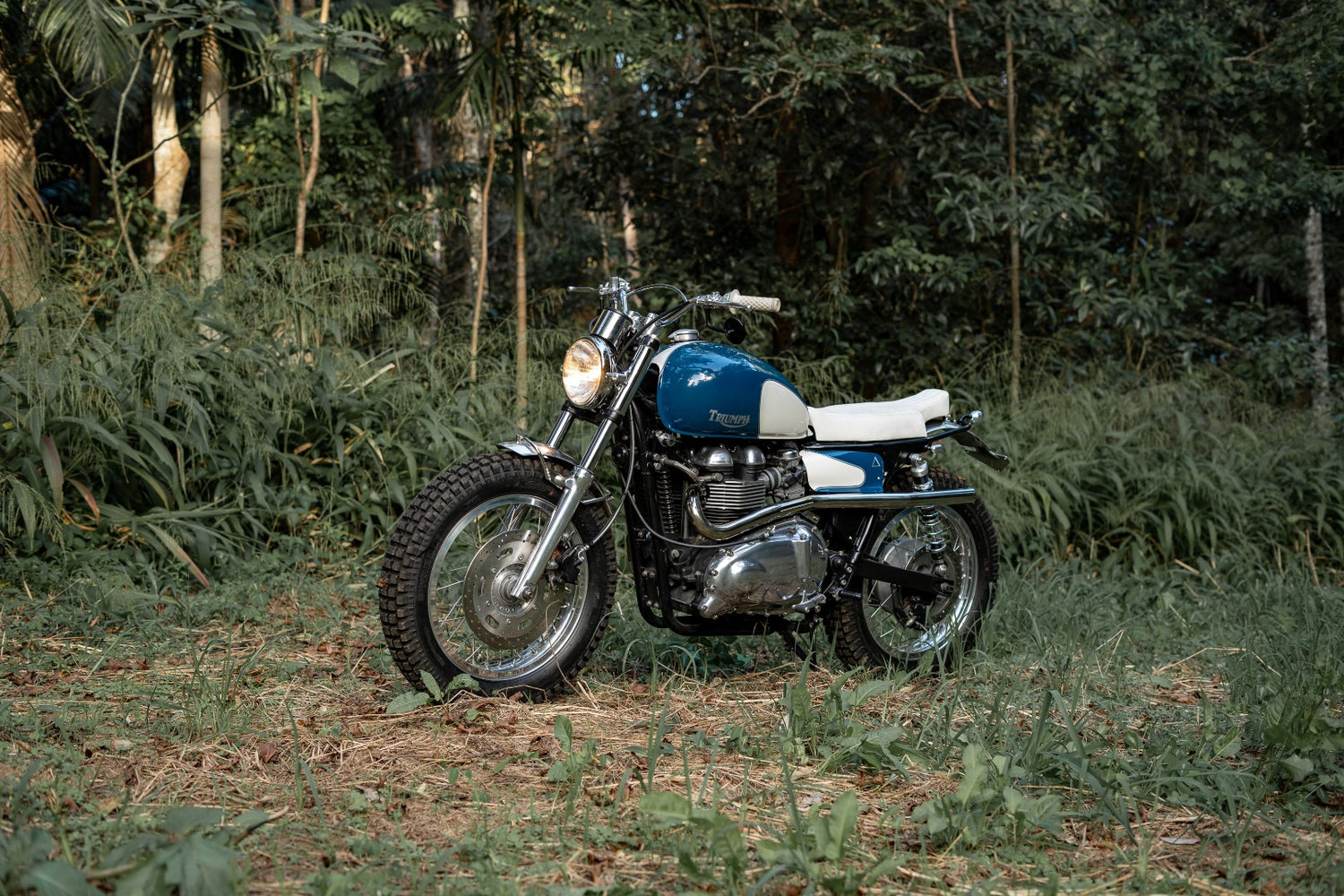 1960s-Inspired Triumph Bonneville Desert Sled Build